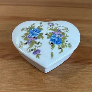 Vintage | Accents | Vintage Heartshaped Porcelain Potpourri Container ...